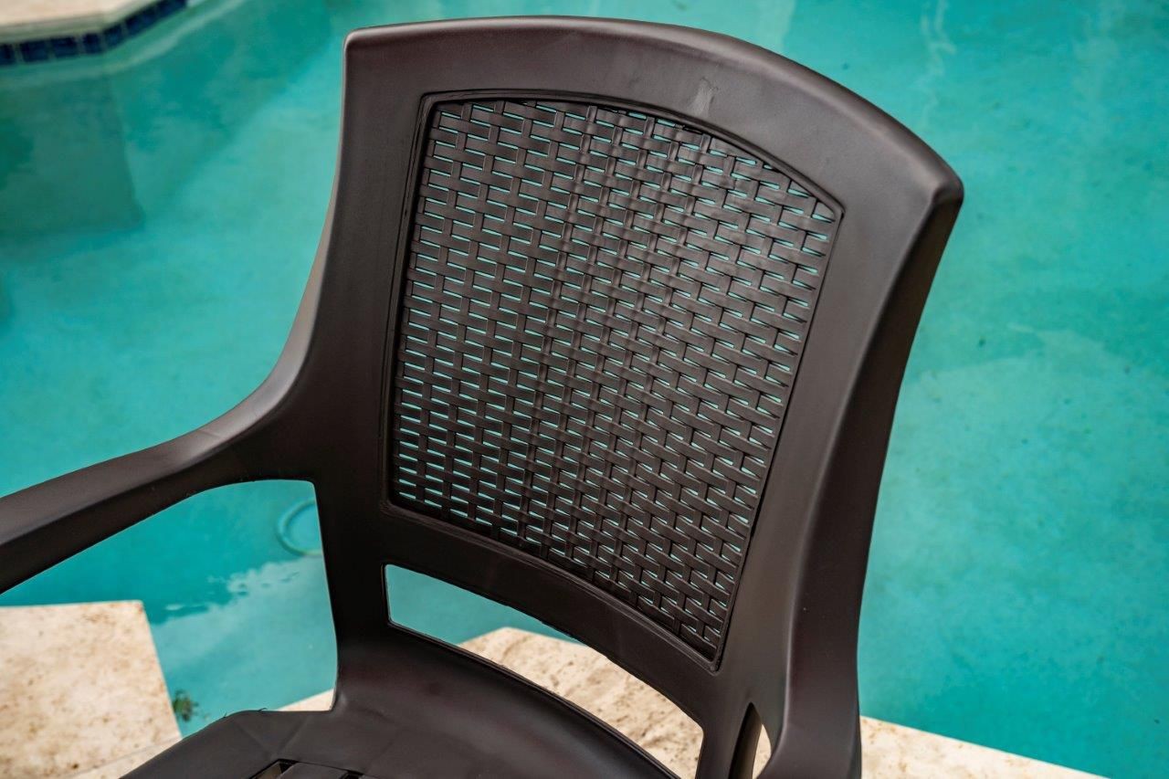 Karrige Plastike, Flora